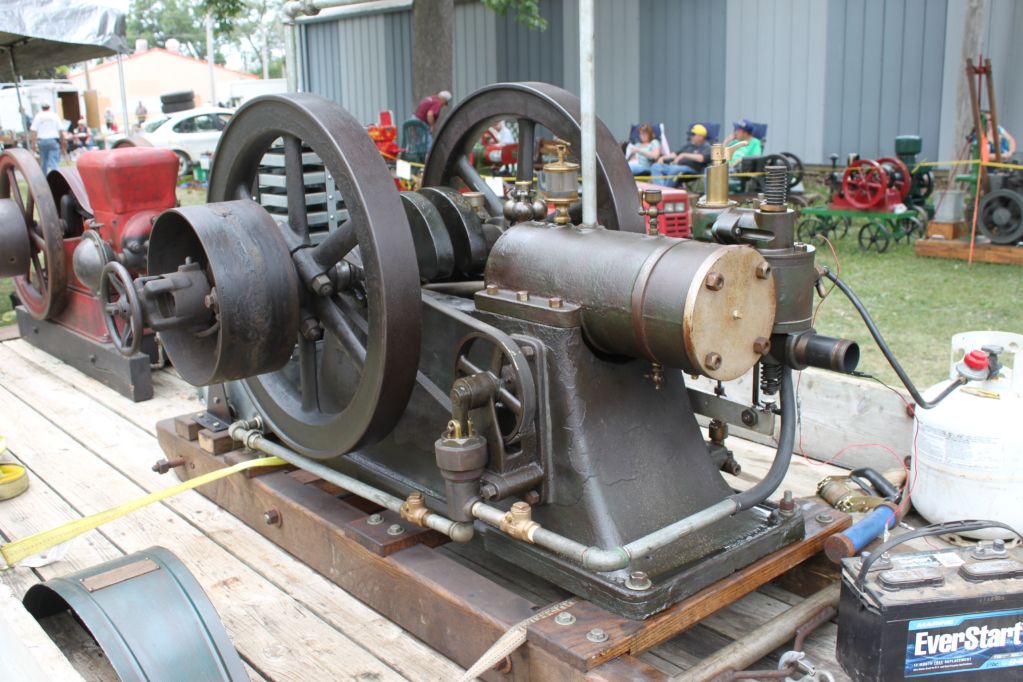 Sandwich Engine Show Pictures 2012 | Smokstak® Antique Engine Community